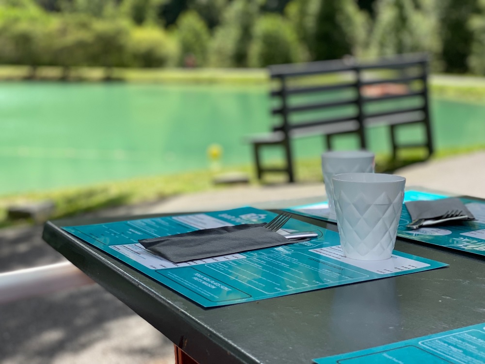 Un menu idéal en terrasse/ carte sur set de table / le BDL à Bozel ...