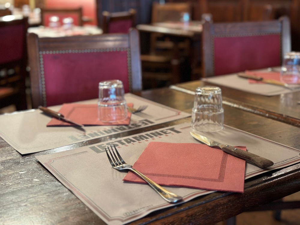 Votre pause restaurant au cœur d'Annecy / set de table l'Estaminet avec ...